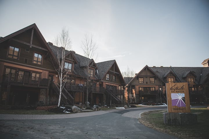 2 Bedroom Ski In-ski Out Chalet- Steps From Casino - Mont-Tremblant