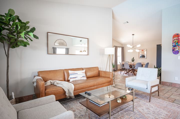 Casa Leon: 4br House W/ Pool Near Strip! - Las Vegas