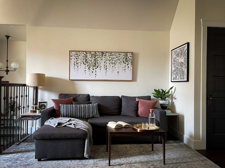 Bright & Spacious Flat In Midtown's Walkable Core - Sacramento, CA