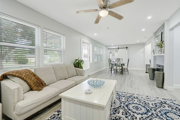 Family / Group Vacation Home Close To Beach - Sarasota, FL