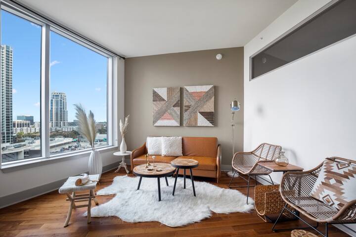 ✨Ultra Luxe Hi-rise W/pool, 🌇Views🤳+ Free Valet🏎 - Houston, TX