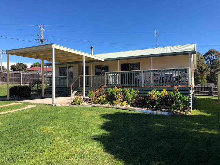 Cozy Family Beach Getaway - Lakes Entrance