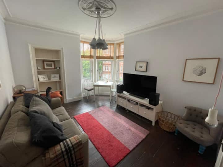 Traditional 1 Bedroom Flat, Fantastic Westend Area - Glasgow