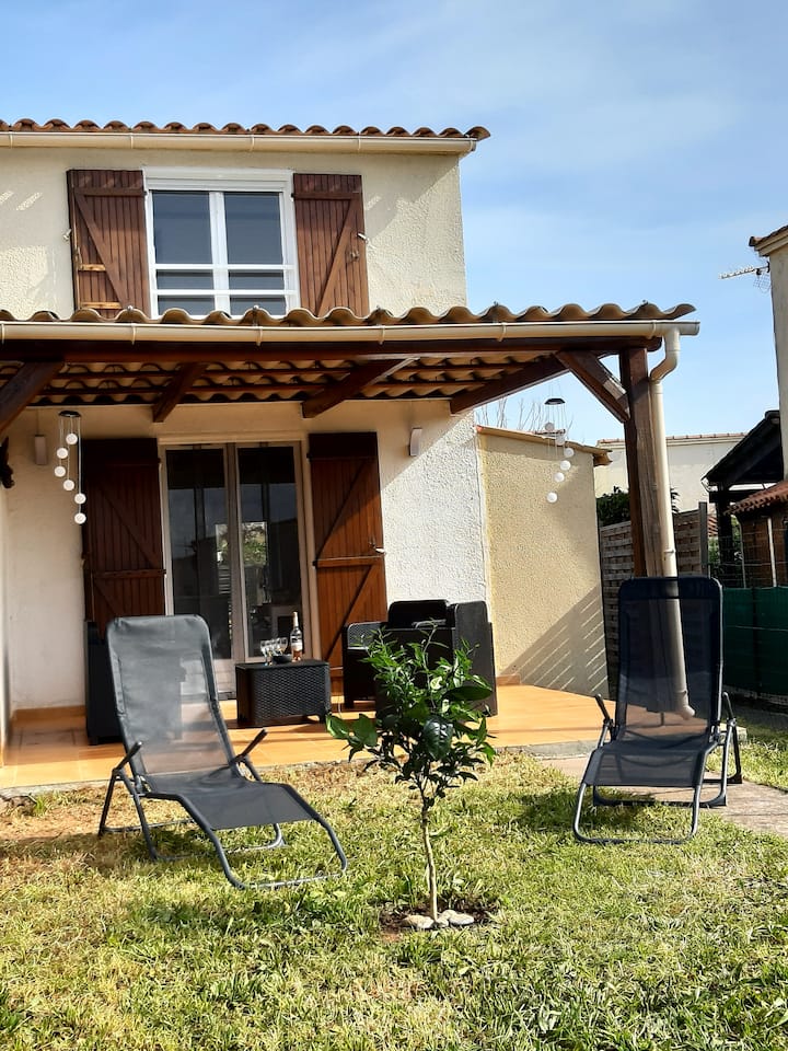 Villa, Maison Bord De Mer Climatisée - Plage de Santa-Lucia-di-Moriani