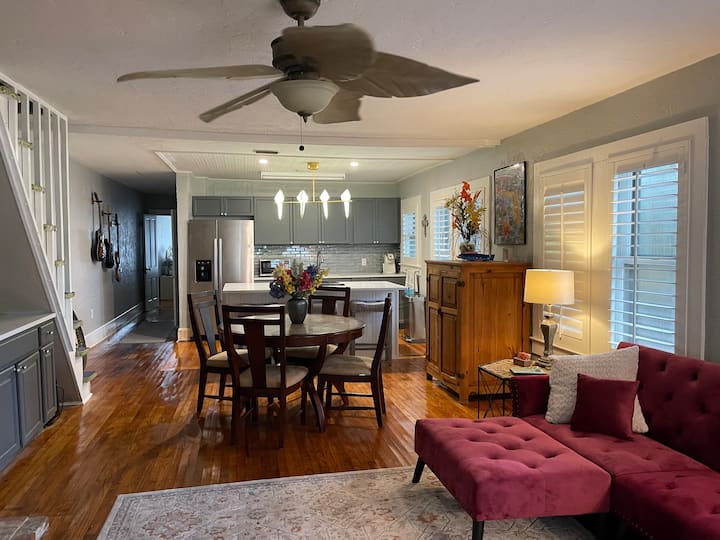Walk To Everything From This Historic 2/1 Home - Tarpon Springs, FL