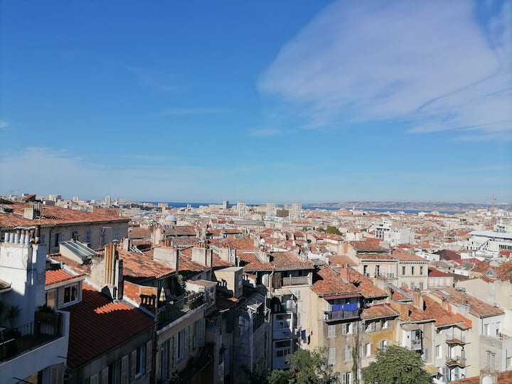 Vue Incroyable Sous Les Toits De Marseille - Marsiglia
