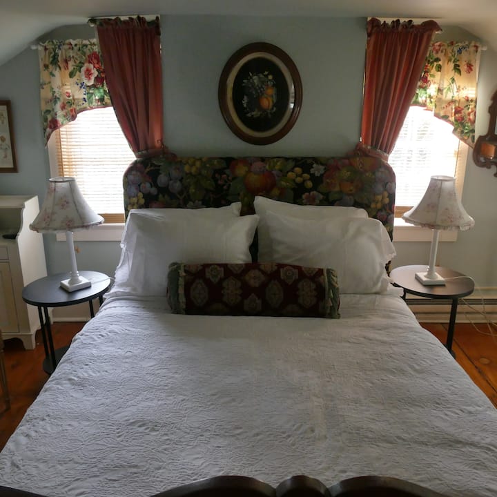 In The Heart Of Historic Rhinebeck Village - Red Hook, NY