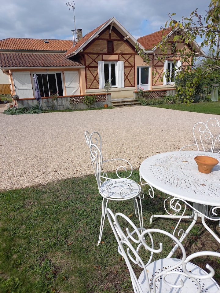 Maison Cosy Centre Ville Avec Jardin - Nogaro