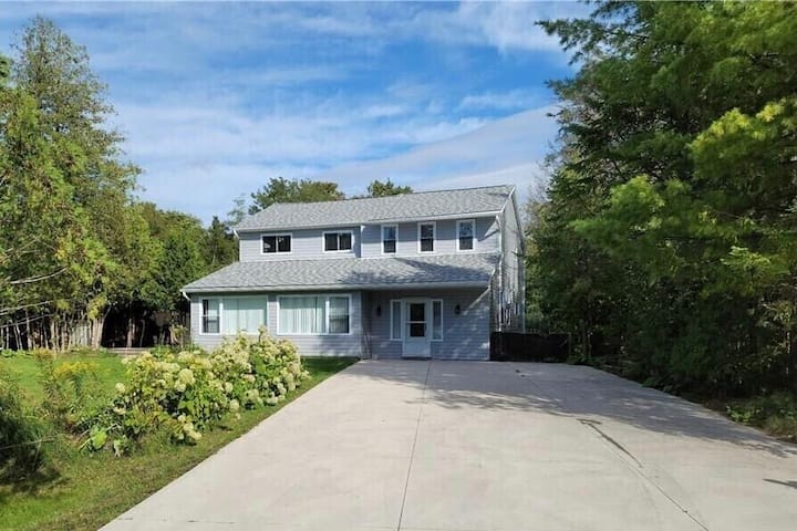 Sauble Beach Vacation Home - Sauble Beach