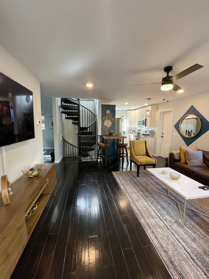 Gorgeous 4 Bedroom Home Minutes Away From Midtown - Atlanta, GA