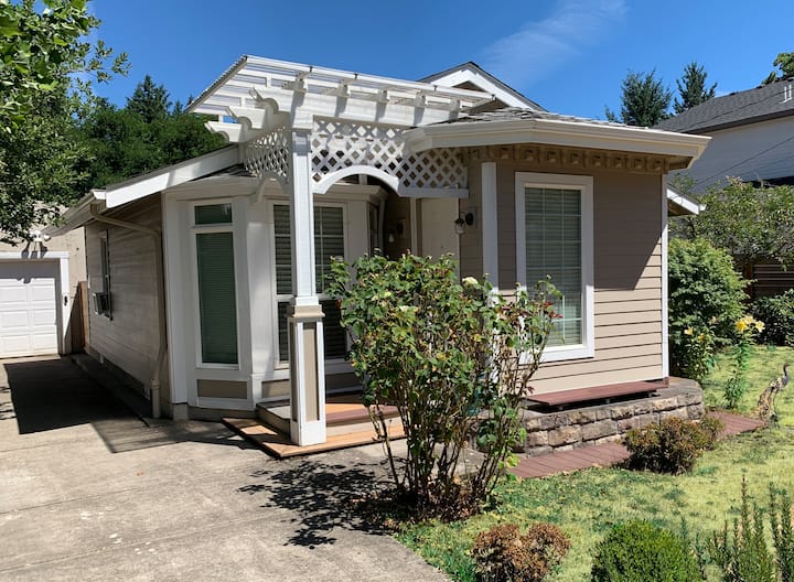 Candelabra House-private, No Shared Walls, By Reed - Portland, OR