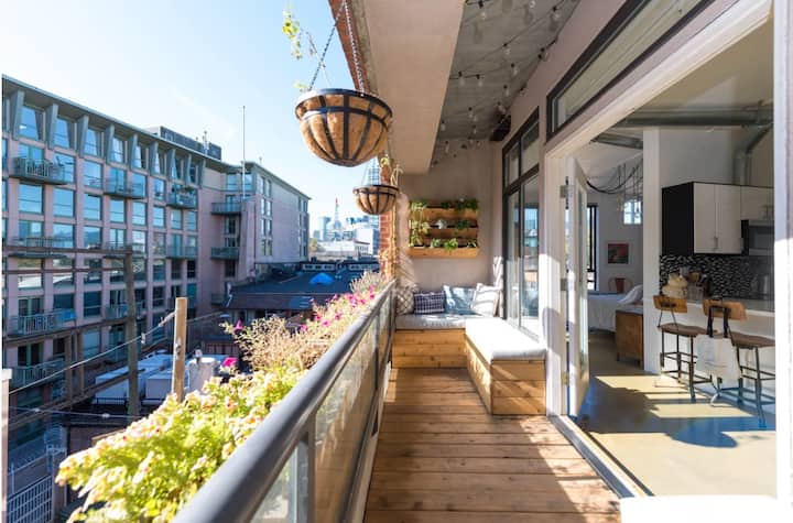 Chic Gastown Apartment - Vancouver