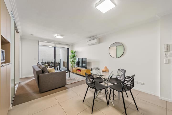 Stylish Apt In Best Location! Free Parking & Wifi - Brisbane
