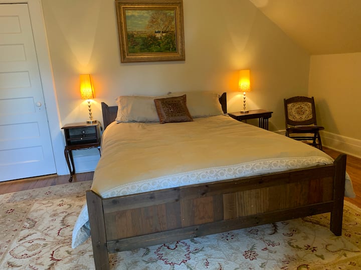 Large Br (King Bed) In Modern Colonial Near Nyc - New York