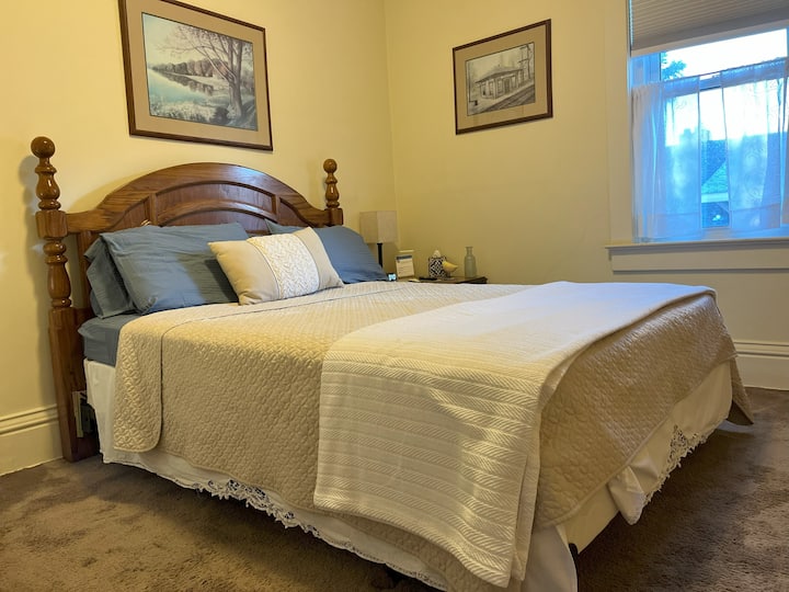 Cassadaga Room At The Schroeder House - Billings, MT