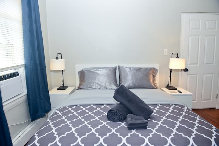 Private Cr1 (Queen Bed) - Framingham, MA