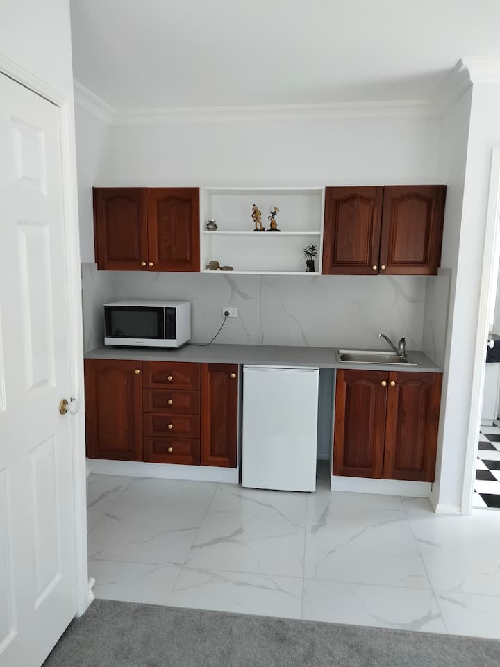 Lakeside Self-contained Suite With Private Entry - Newcastle