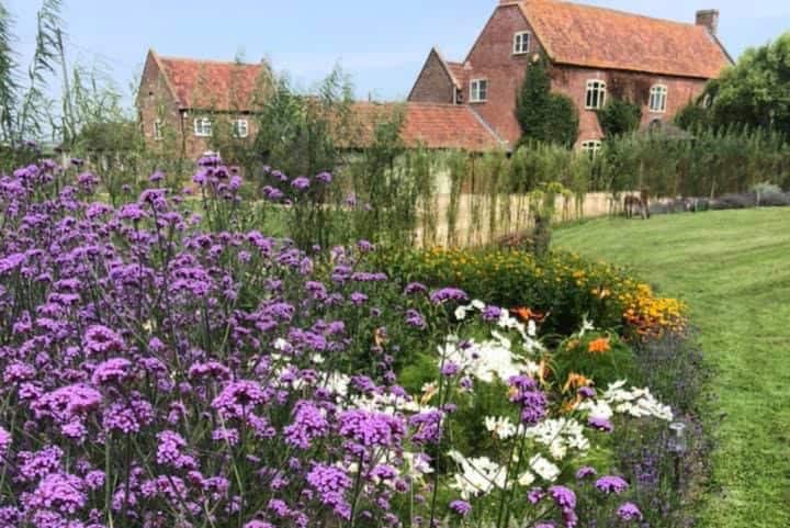 Sleeps 20+ Country Estate, Hot Tubs & Near Coast - Bridgwater