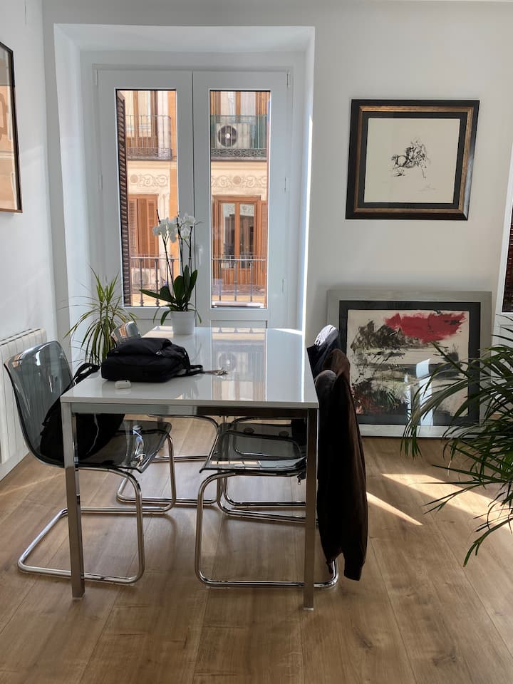 Apartamento Espacioso En Malasaña - Madrid