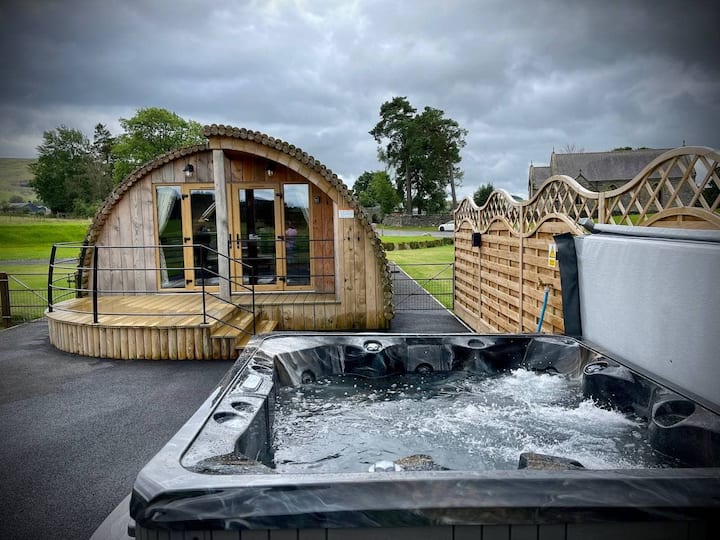 Buttercup 2 Bedroom Glamping Pod With Hot Tub - Rhayader