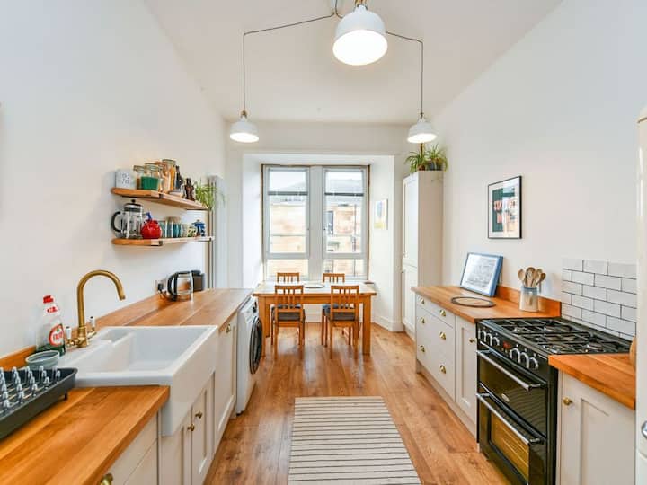Bright Top Floor Tenement Flat In Finnieston - Glasgow