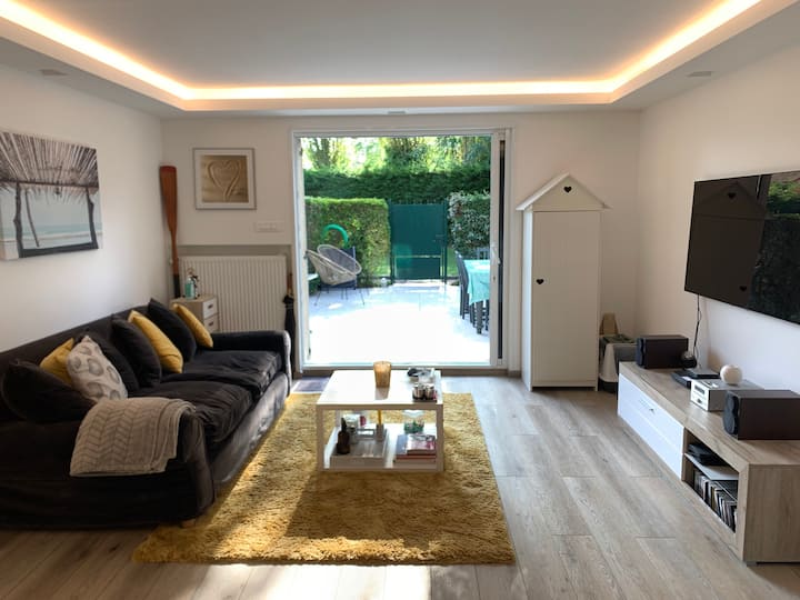 Petite Maison Avec Patio Extérieur - Piscine L’été - Deauville