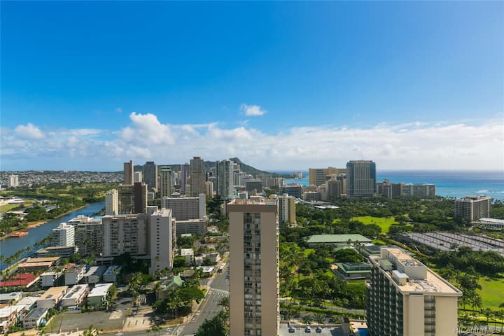 Diamond Head/ocean View. Waikiki Luxury 2 Bedroom - Honolulu, HI