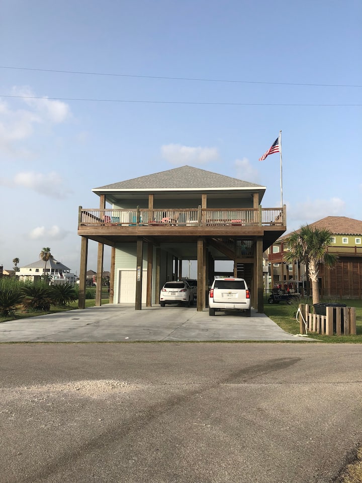 4 Bedroom 2 Kings Great Location Great Views - Crystal Beach, TX