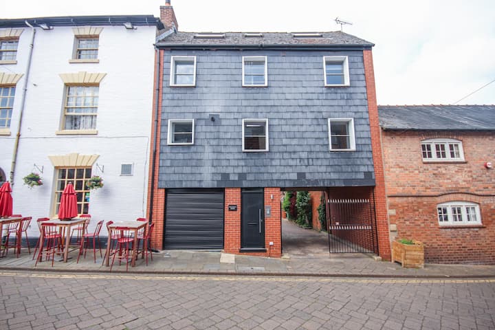 4 Bedroom Townhouse Historic Warwick Town Centre - Royal Leamington Spa