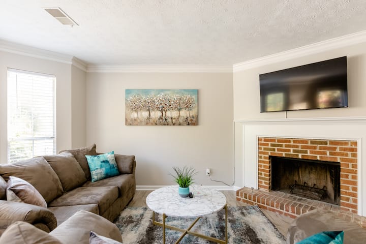 • Stunning Home Near Atlanta Braves Stadium - Smyrna, GA
