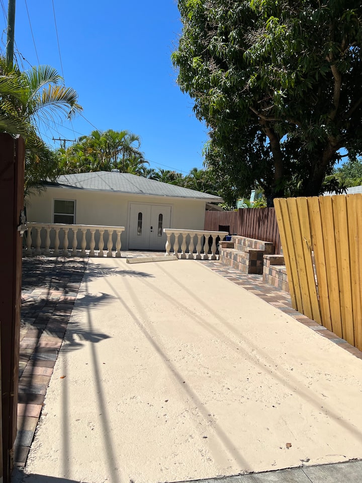 Cottage Avis - West Palm Beach, FL