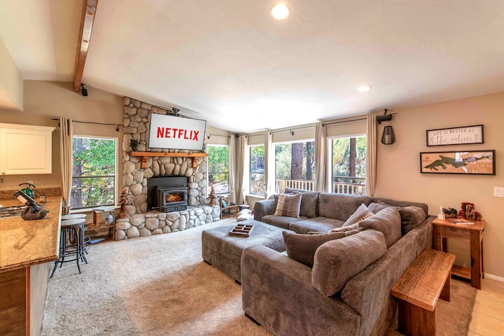 Near Skiing, Fenced Dog Yard, Hot Tub, Games - Big Bear Lake, CA