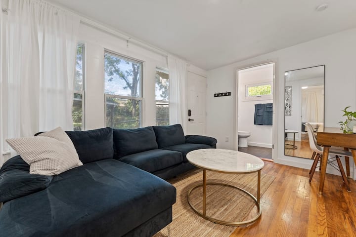 Central Holly Hideaway | Walkable Eastside Retreat - Austin, TX
