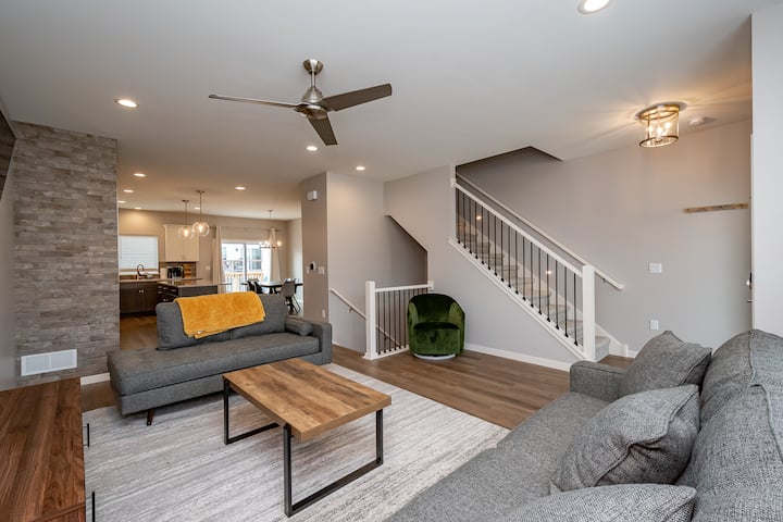 Newly Built Upscale Condo-near U Of I, Shopping - Iowa City, IA