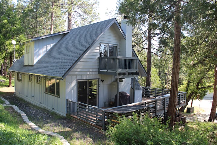 Come Stay & Play In Our Family-friendly Cabin...your Very Own Mountain Getaway! - Murphys, CA
