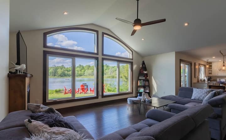Four Season Waterfront Muskoka Cottage - Bracebridge