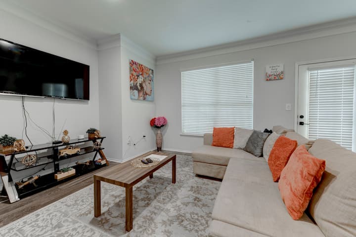 Modern 2br/1ba ❤️ On Soco W/king & 2 Queen Beds - Texas