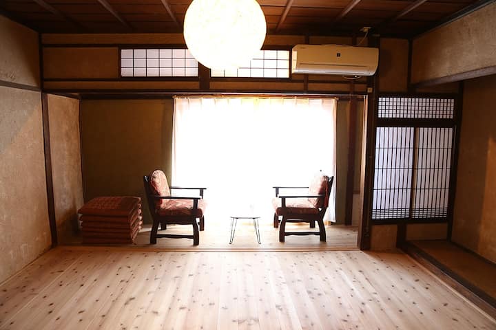 最大6名様宿泊可能。龍野城下町内にある古民家をリノベーションしたゲストハウス内の個室です。 - 姬路市