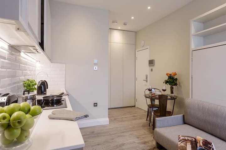 Modern & Bright Studio, Only 5 Min To Tube Station - London