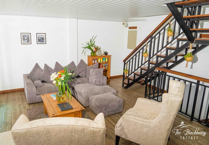The Blackberry Cottage - Honeymoon Loft - 努沃勒埃利耶區