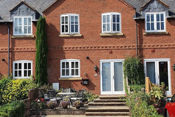 Willow Cottage A Peaceful & Secure Mews Cottage - Stratford-upon-Avon