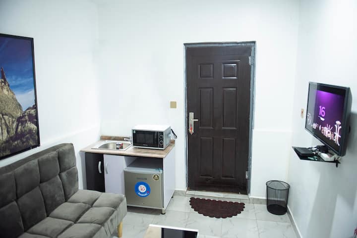 Cc & Cg Homes Cozy 1 Bed Apart - 24hrs Power/wi-fi - Abuja