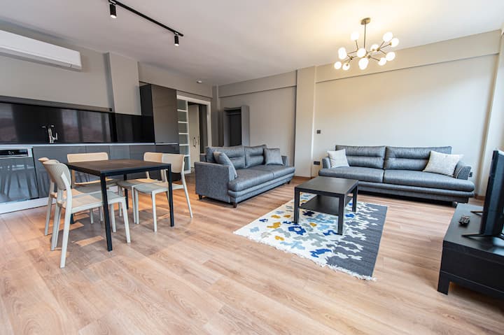 Superluxury Apartment In Cihangir/taksim- 4 Guests - Istanbul
