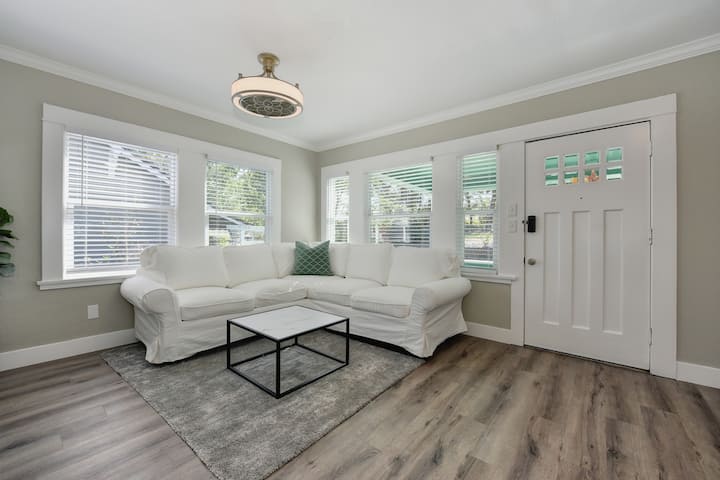 Remodeled Cozy Home Away From Home - Roseville, CA