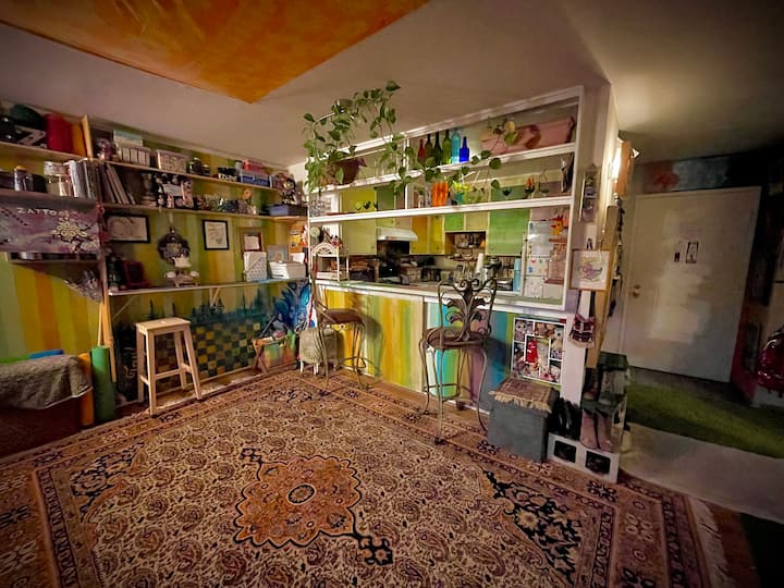 Your Local Artist's Apartment - Alameda, CA