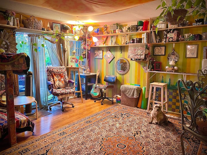 Your Local Artist's Apartment - Berkeley, CA