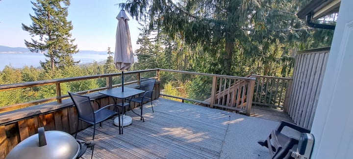 Oceanview Lodge - Eagle's Nest Suite - Salt Spring Island