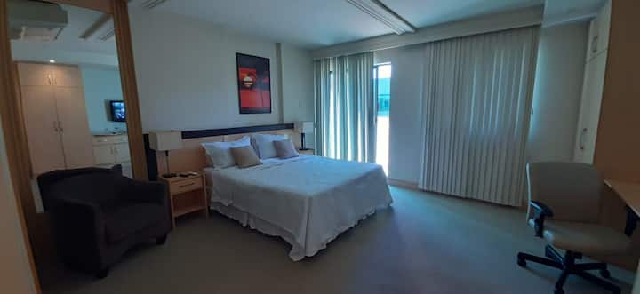 Flat Espaçoso Com Varanda E Bem Localizado. - Brasilia