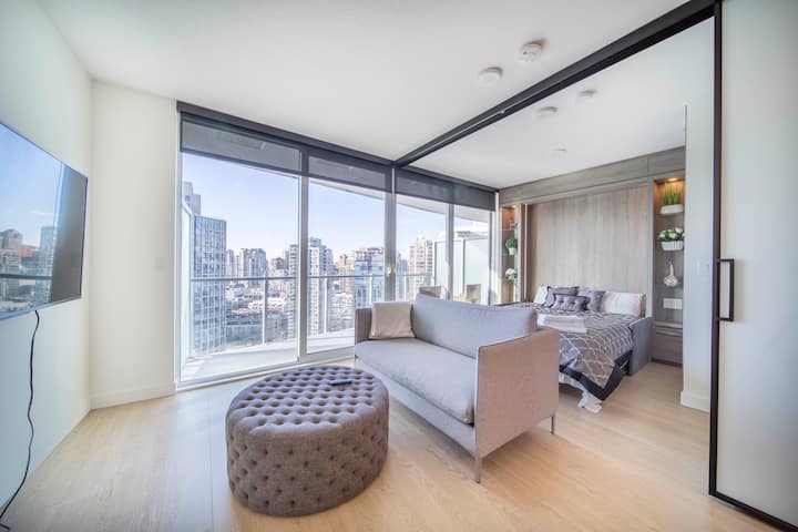 Randomly Selected 1 Bedroom Condo With Ac/parking - Vancouver