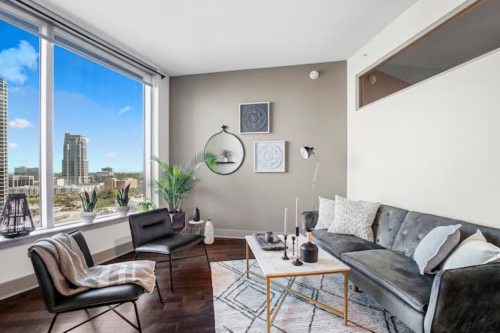 Chic Hi-rise| Free Valet🏎| Pool 🏝| 24hr Gym💪🌇view - Houston, TX